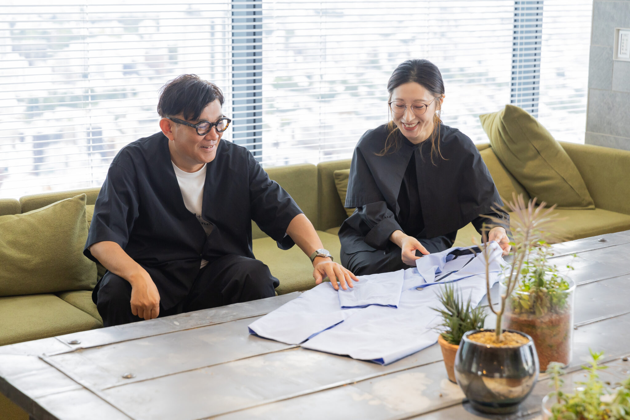 「Zoff」×ライフスタイルD2Cブランド「O0u」ユニフォーム開発者インタビュー | INTERMESTIC INC.