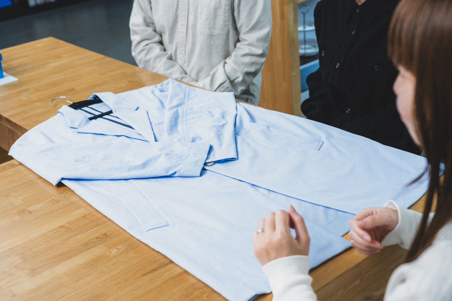 ライフスタイルD2Cブランド「O0u」と共同開発した新ユニフォームでスタッフの働き心地はどう変化した？ | INTERMESTIC INC.